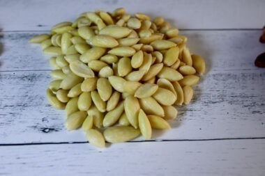 How To Blanch Almonds To Remove The Skin - Food And Mood Creations